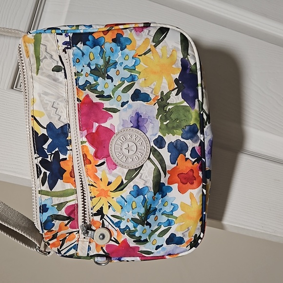 Kipling | Bags | Kipling Bethel Floral Crossbody | Poshmark
